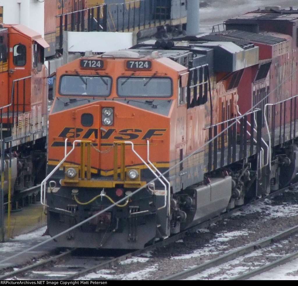 BNSF 7124